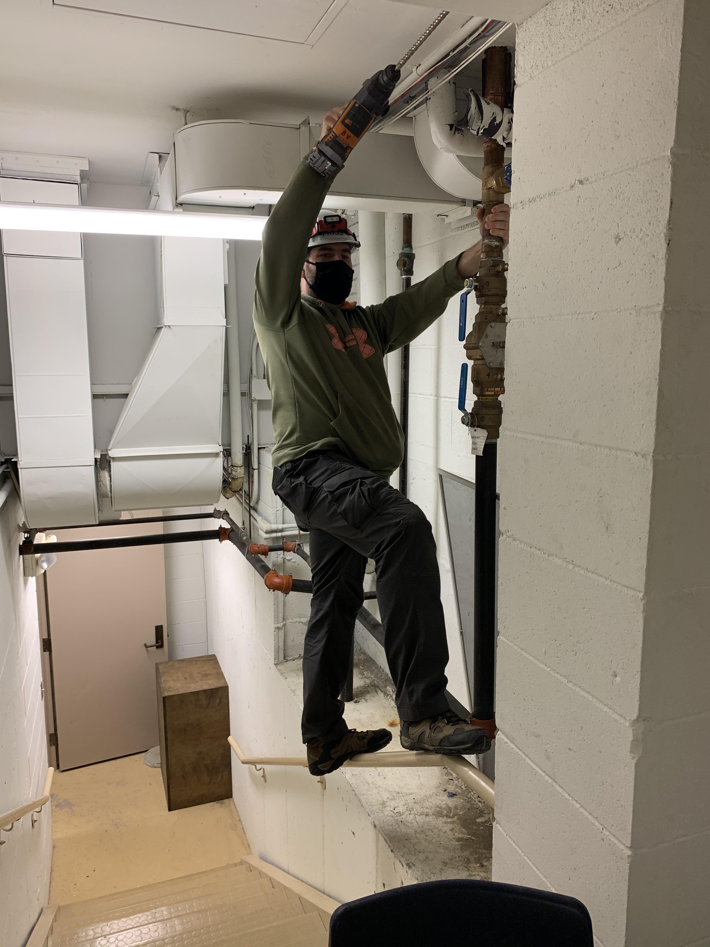 Is a handrail a OSHA approved platform while drilling? | Scrolller