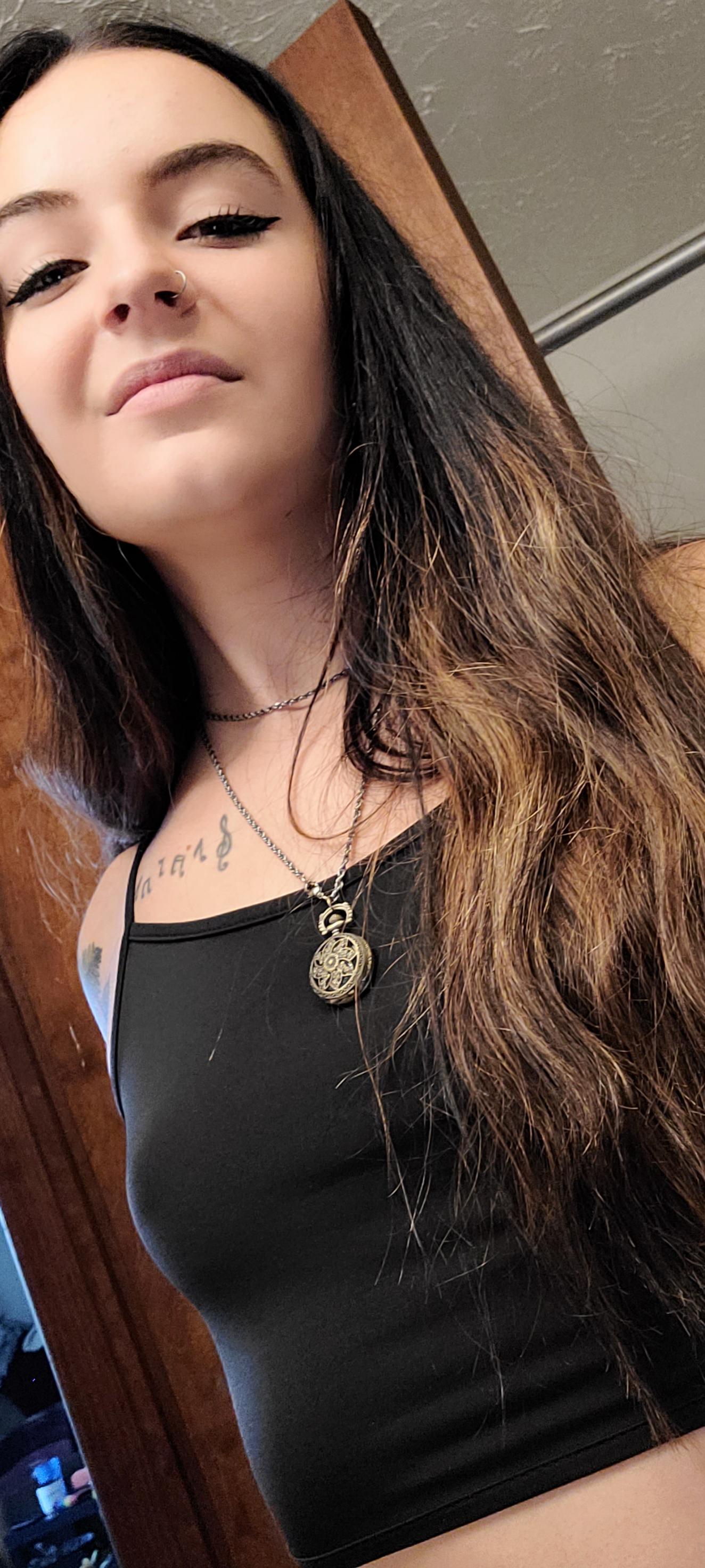 Is anyone here into tall chicks? 😜 | Scrolller