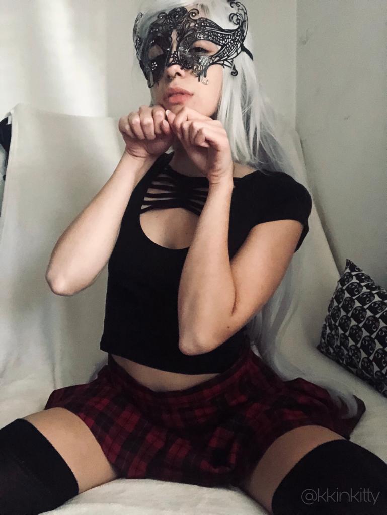 Your spoiled kitty is hungry 🐱 | Scrolller