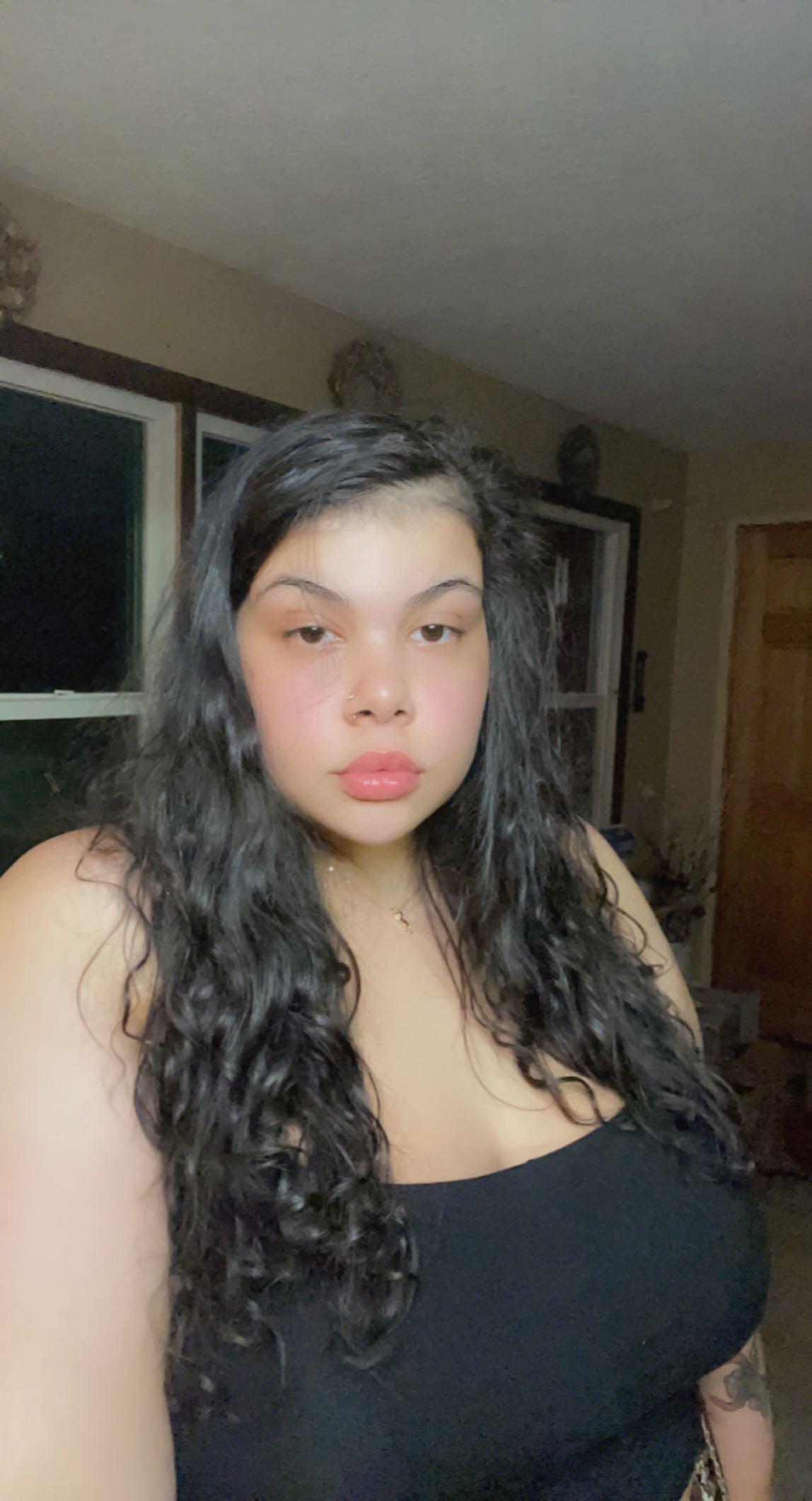 Is my face a pretty canvas to paint on? 😉😋 | Scrolller