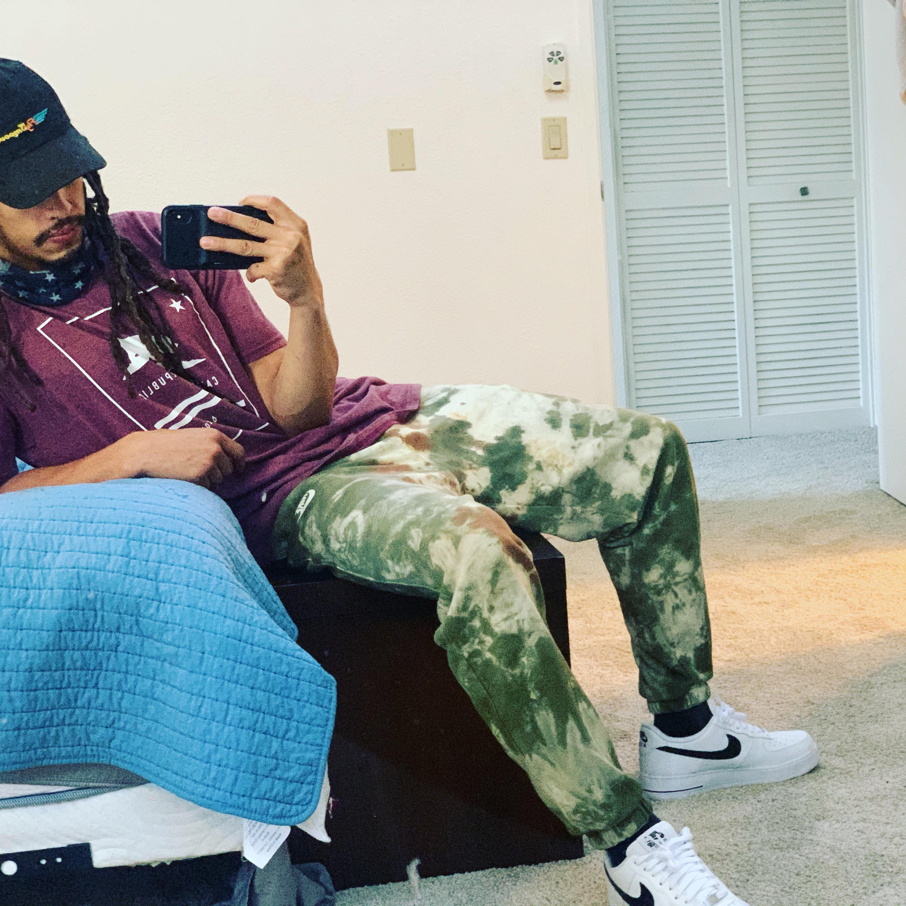 Is “no caption needed” still a caption? | Scrolller