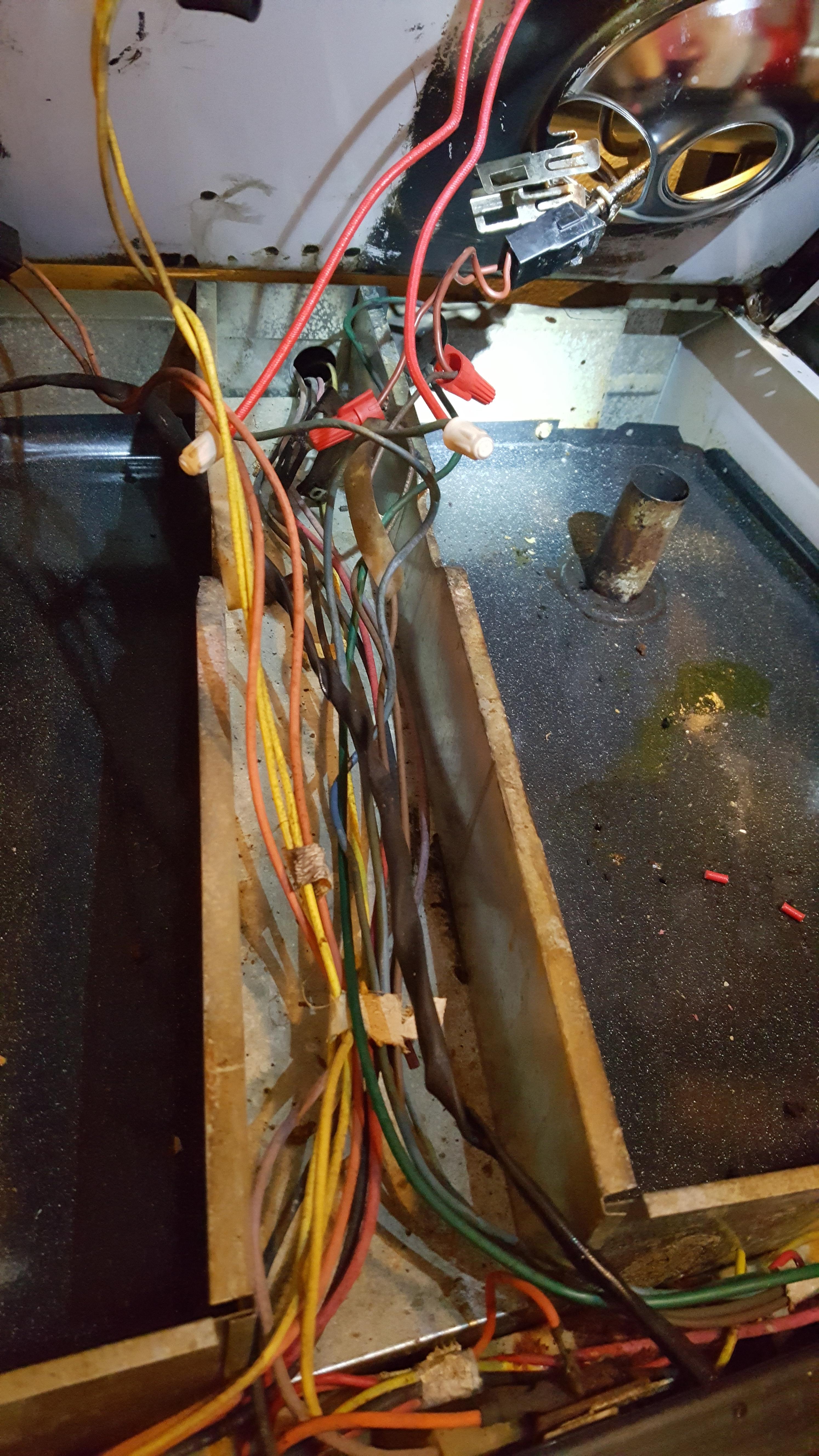 Is this a fire hazard? This is my stove. Apartment complex TX | Scrolller