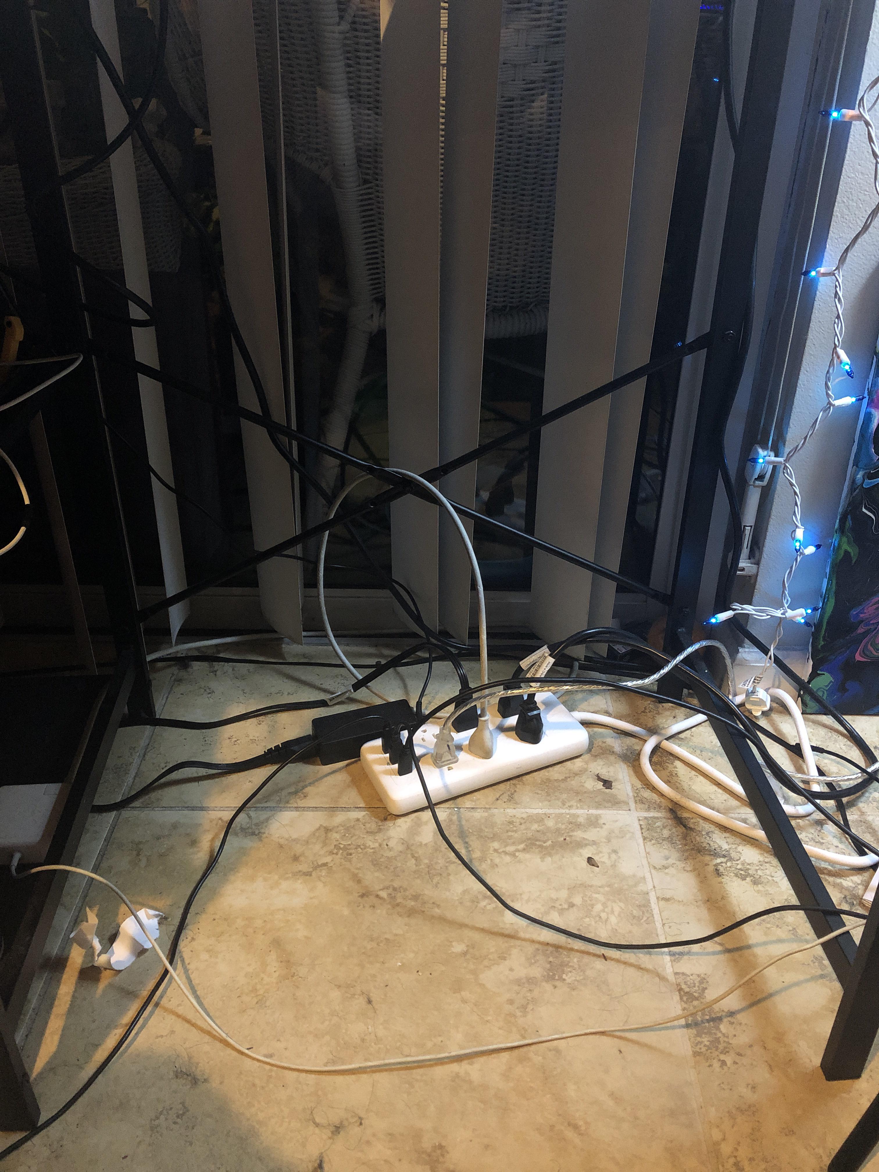 Is this proper Cable Management? 🤔 | Scrolller