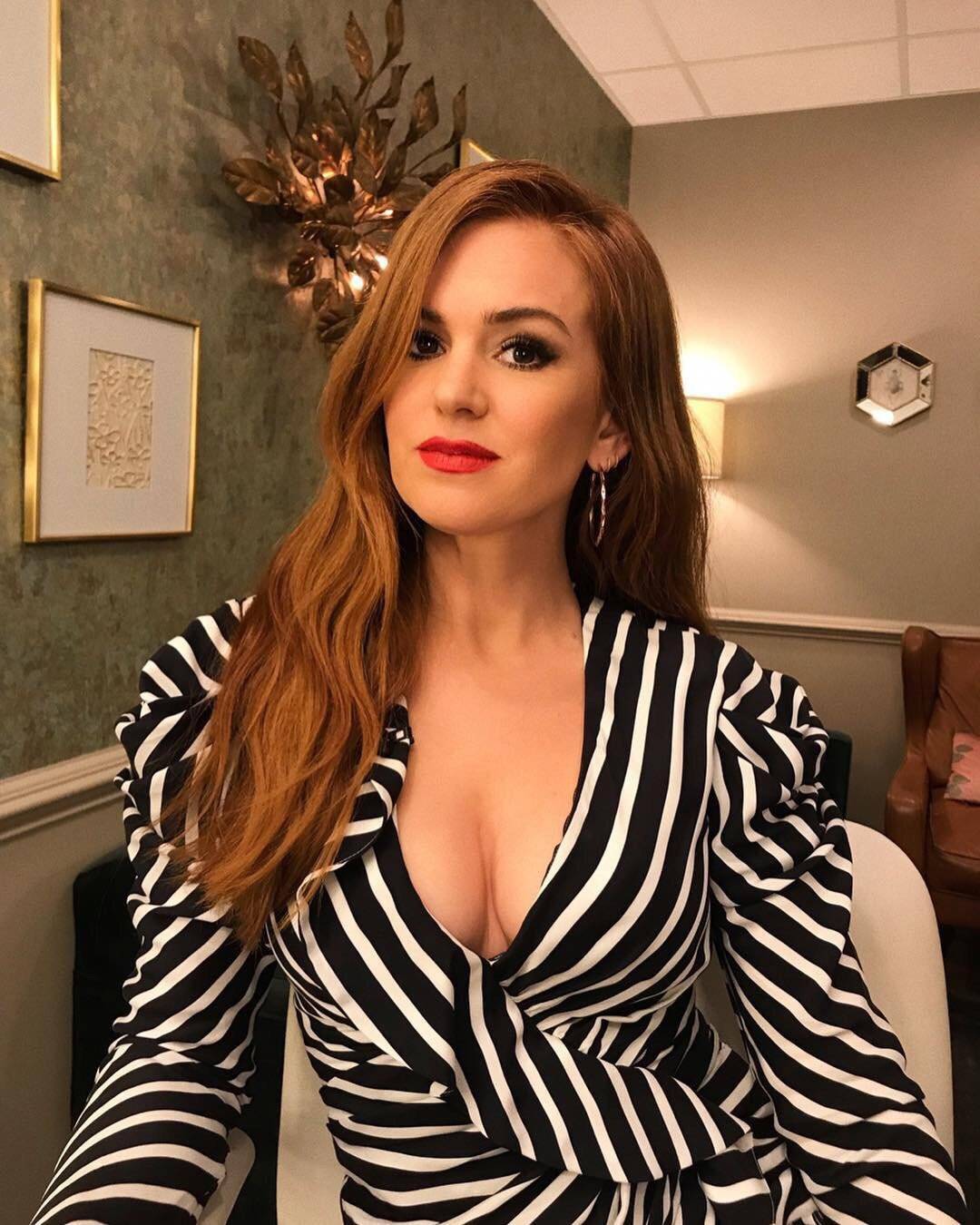 Isla Fisher | Scrolller