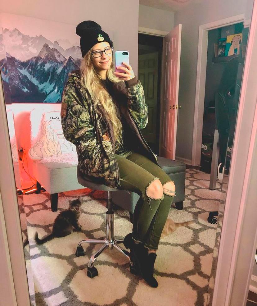 Its a bit chilly🥶, wanna come warm me up...? | Scrolller