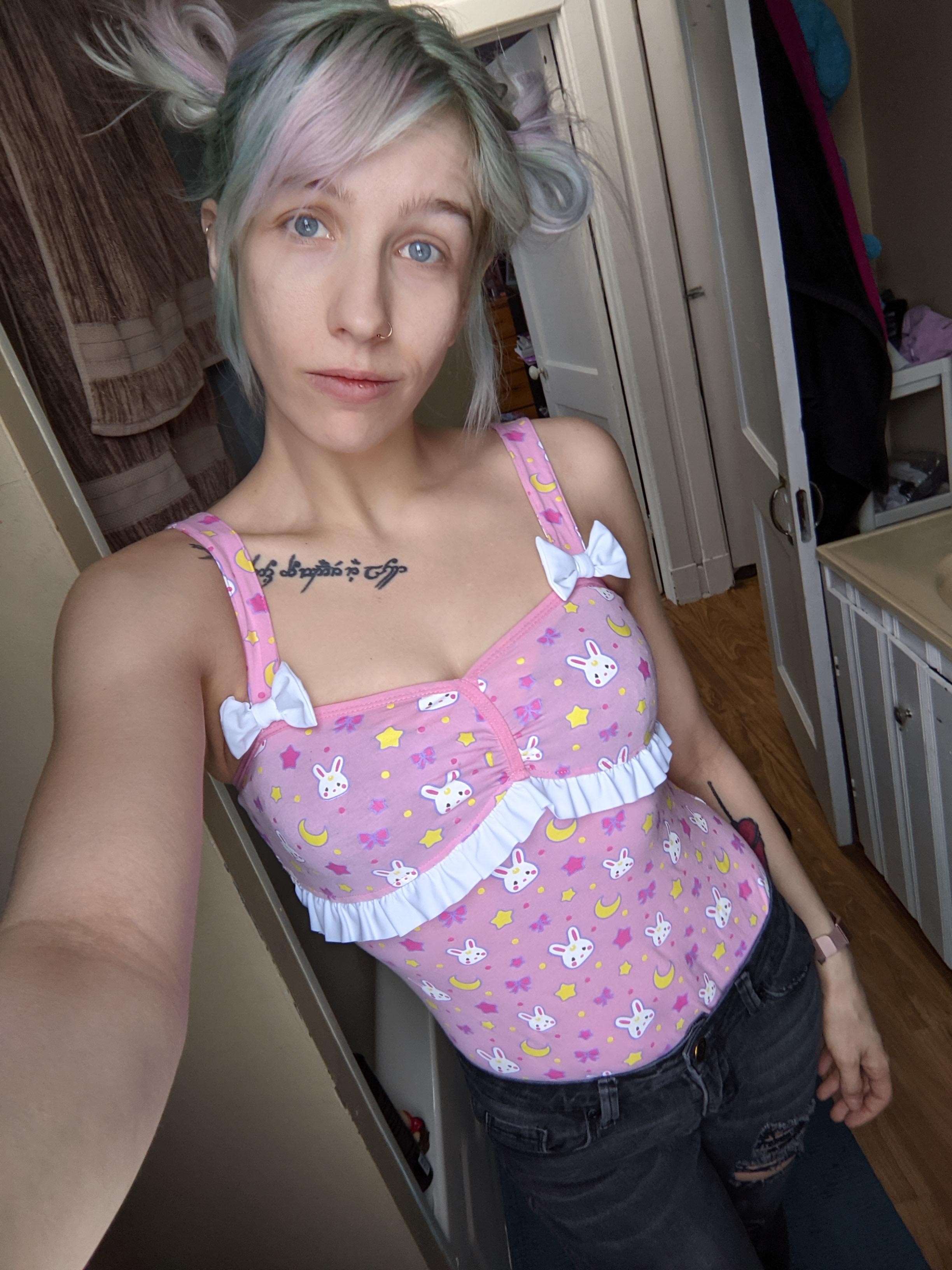 it's a no makeup, messy hair and onesie kinda day 💖 🏻 | Scrolller