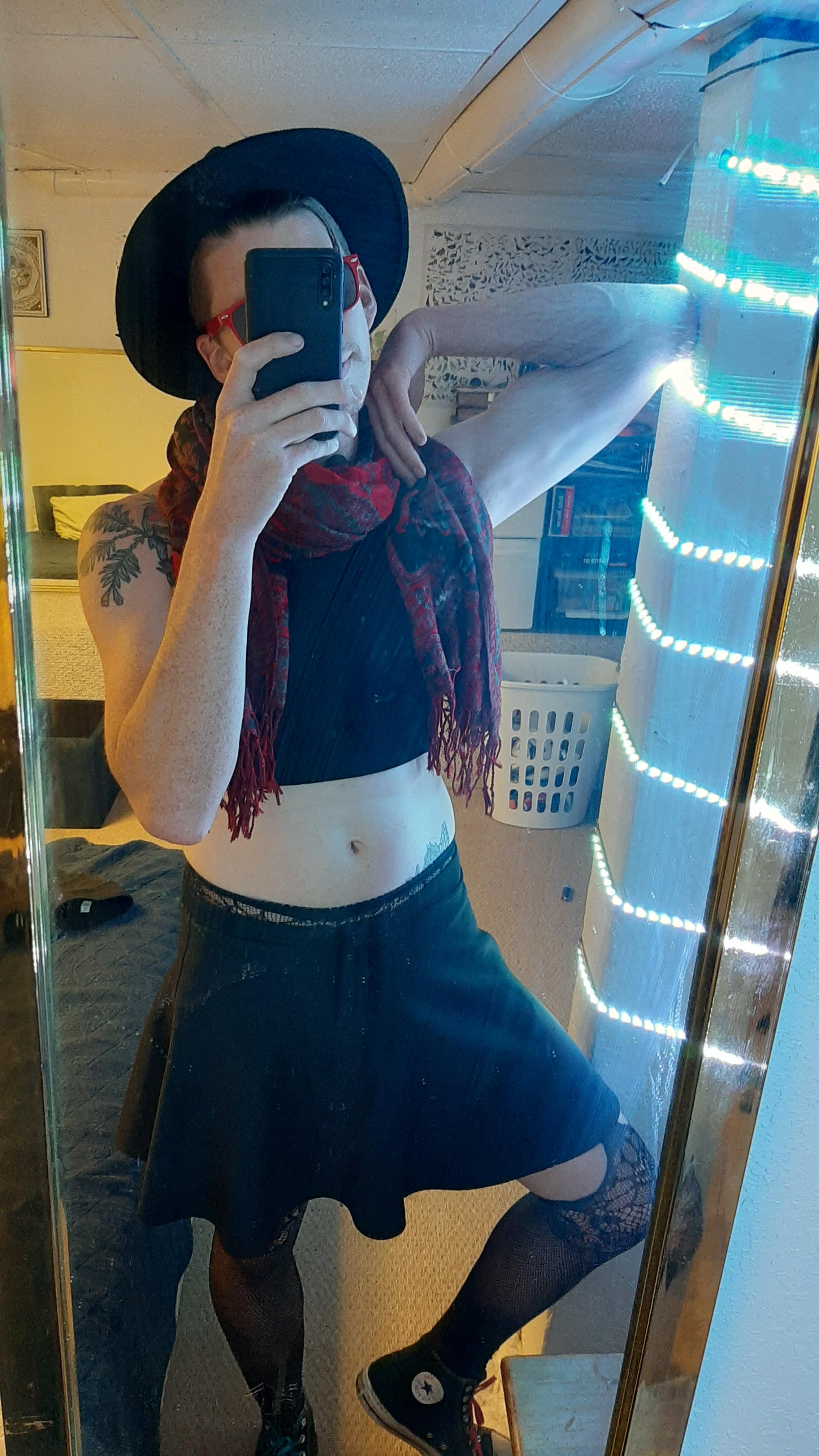 It's a shitty mirror pic, but its MY shitty mirror pic, and I liked this look to much not to ...