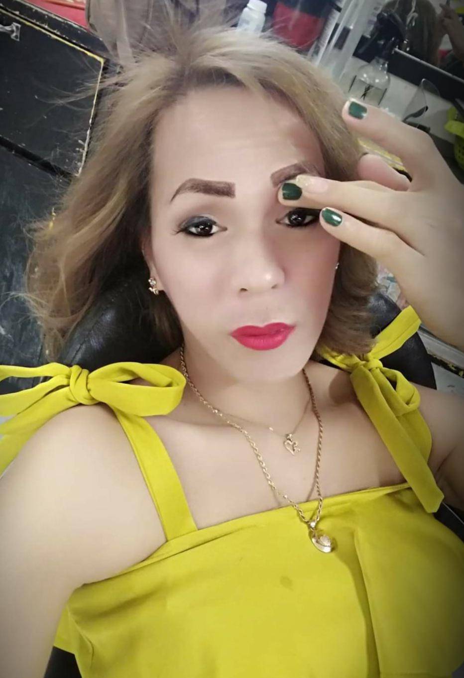 Its Friday and I have a bit of a headache 🥺😭😓 help! 🤍 | Scrolller