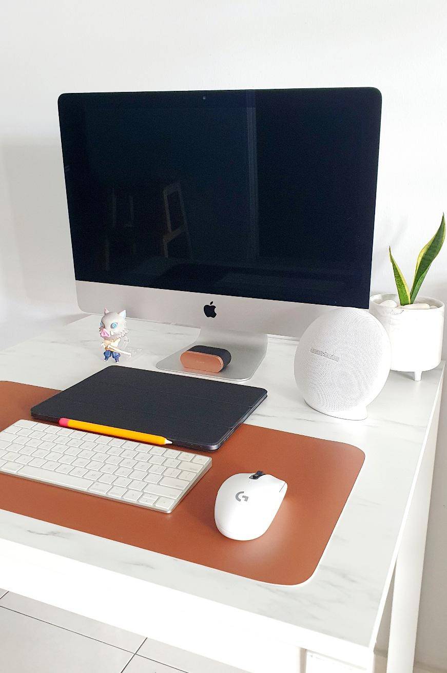 It's nothing much but here's my tiny workspace :) | Scrolller