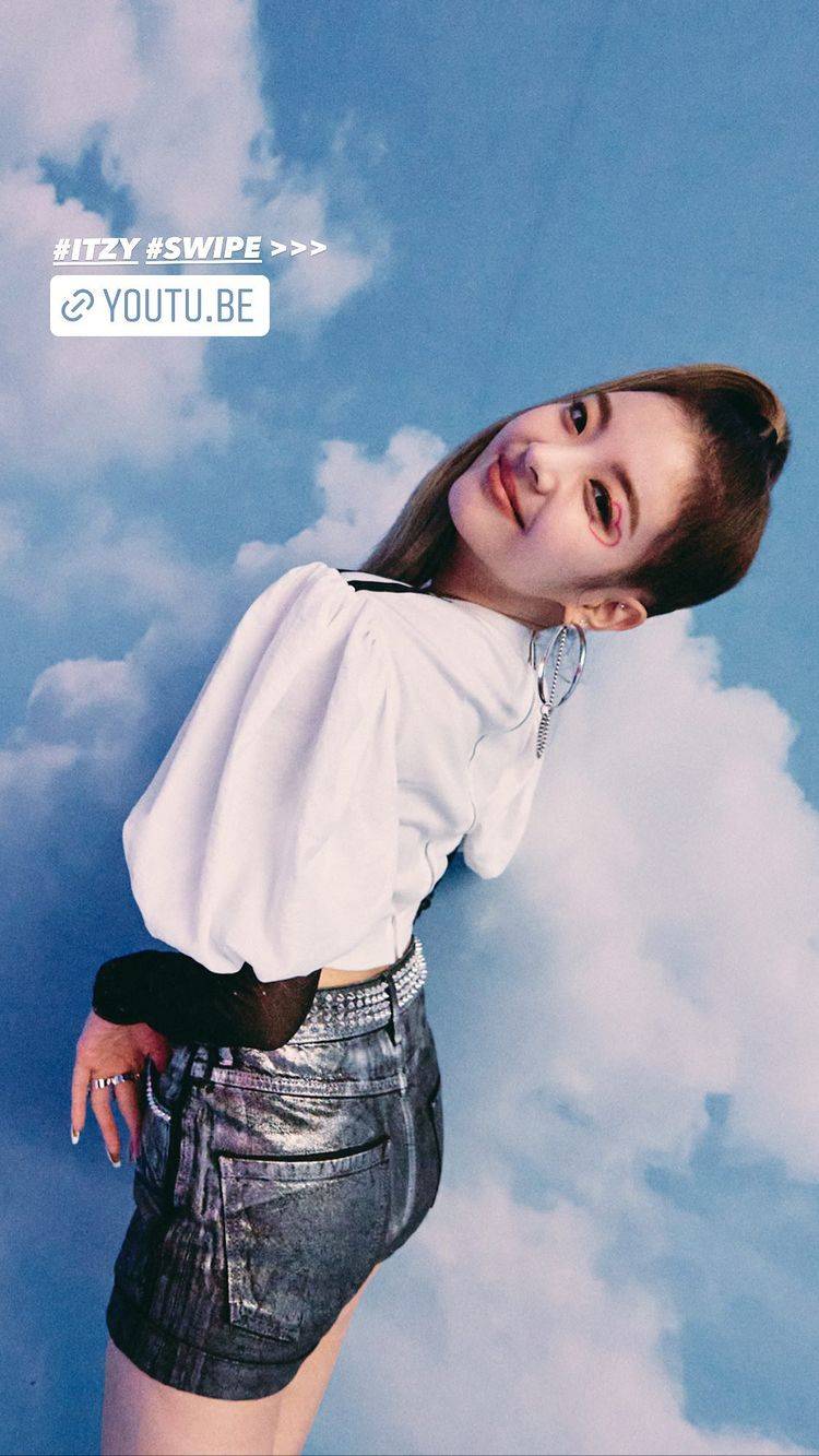Itzy Lia Scrolller