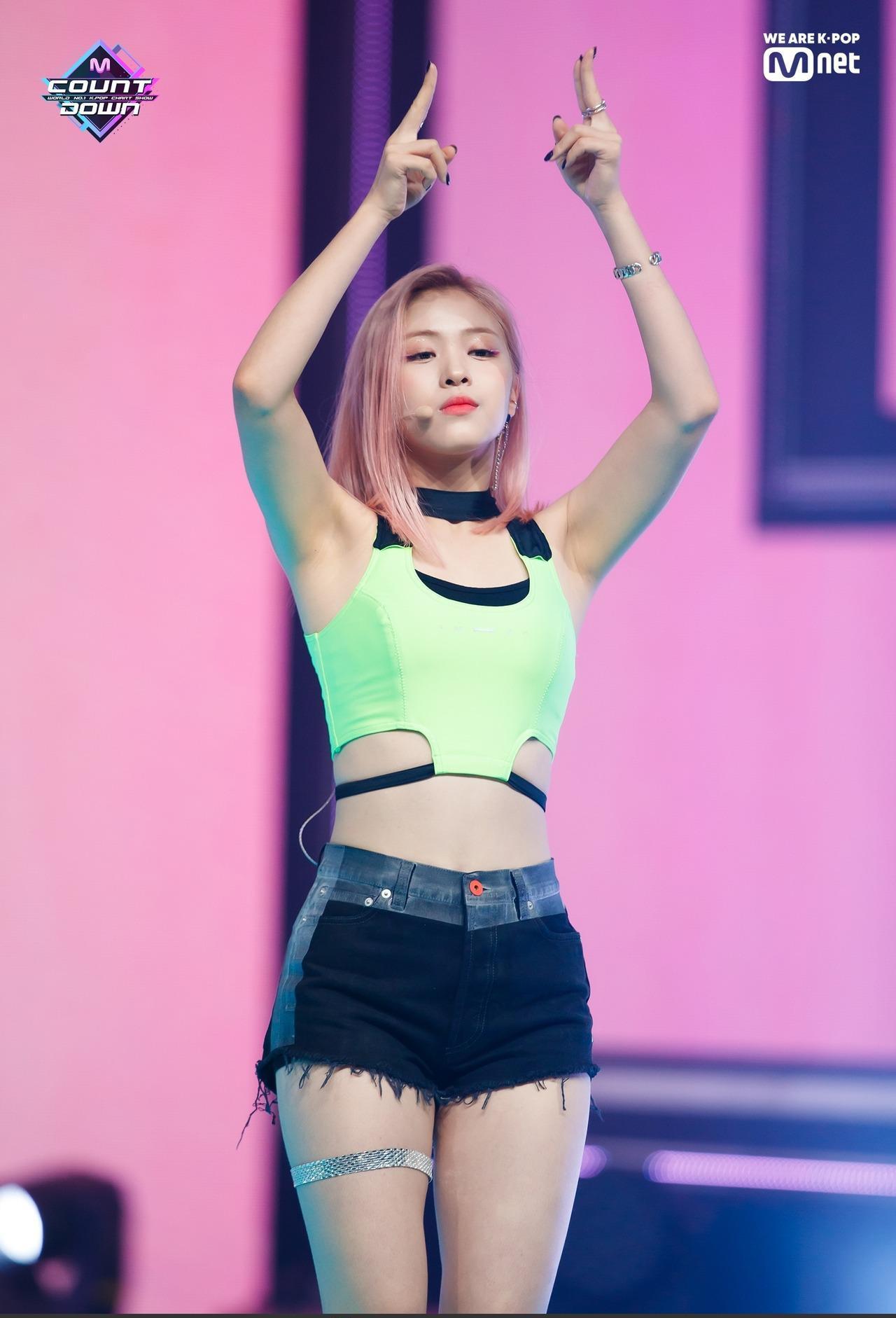 ITZY - Ryujin | Scrolller