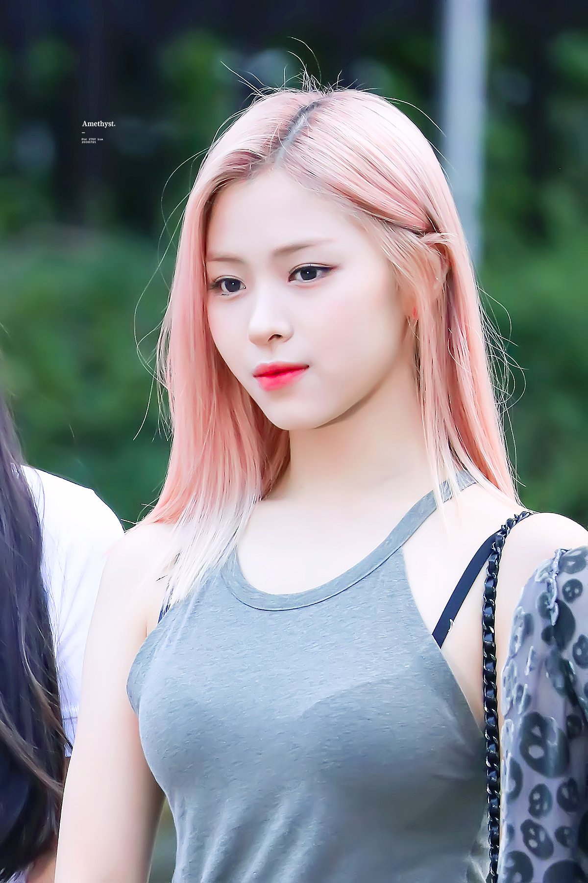 ITZY - Ryujin | Scrolller