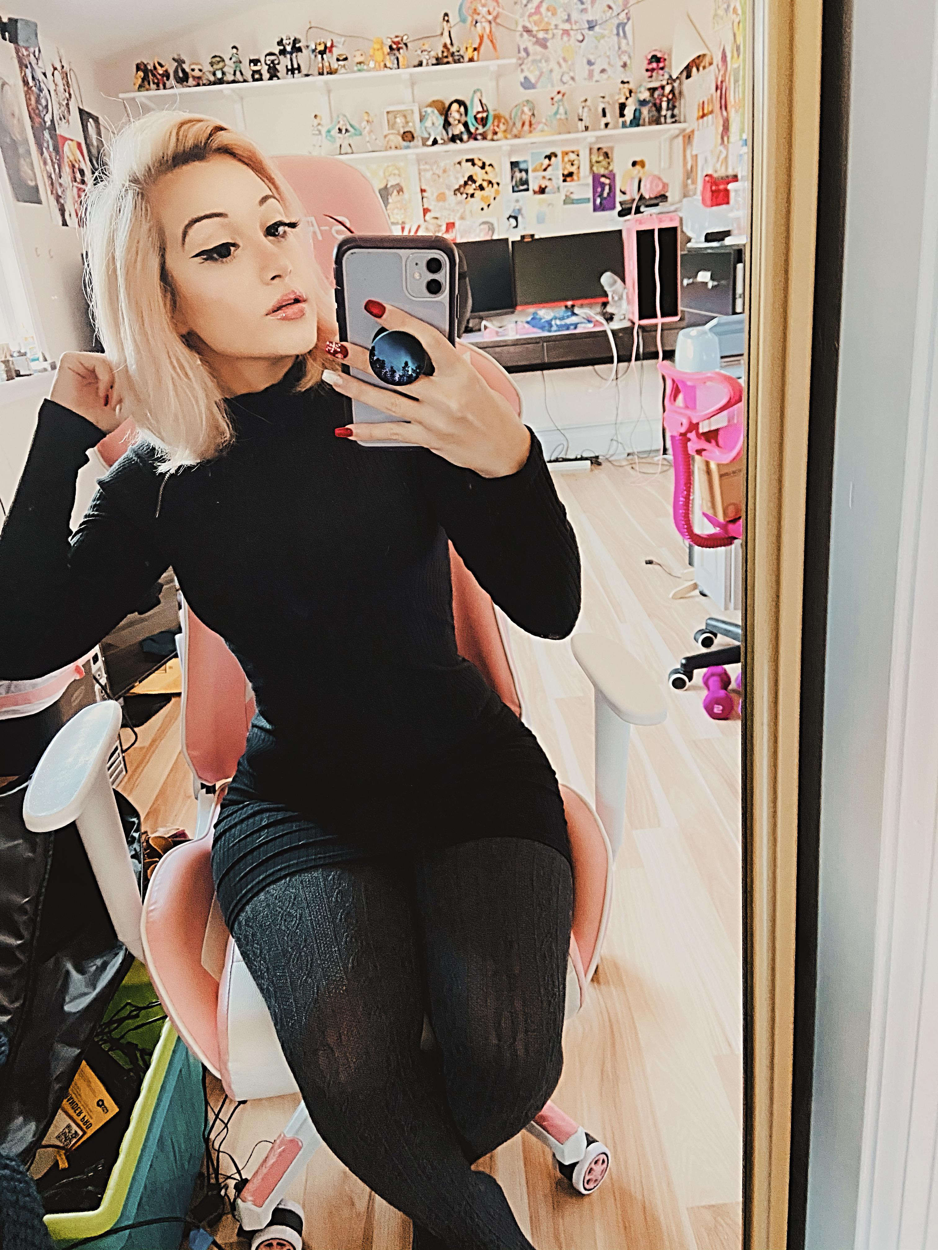 Small waist, slim face, and a big bang (oc) | Scrolller