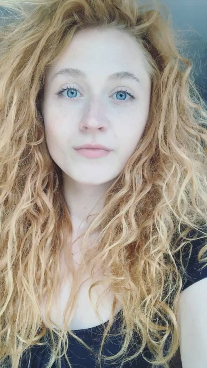 Janet Devlin | Scrolller