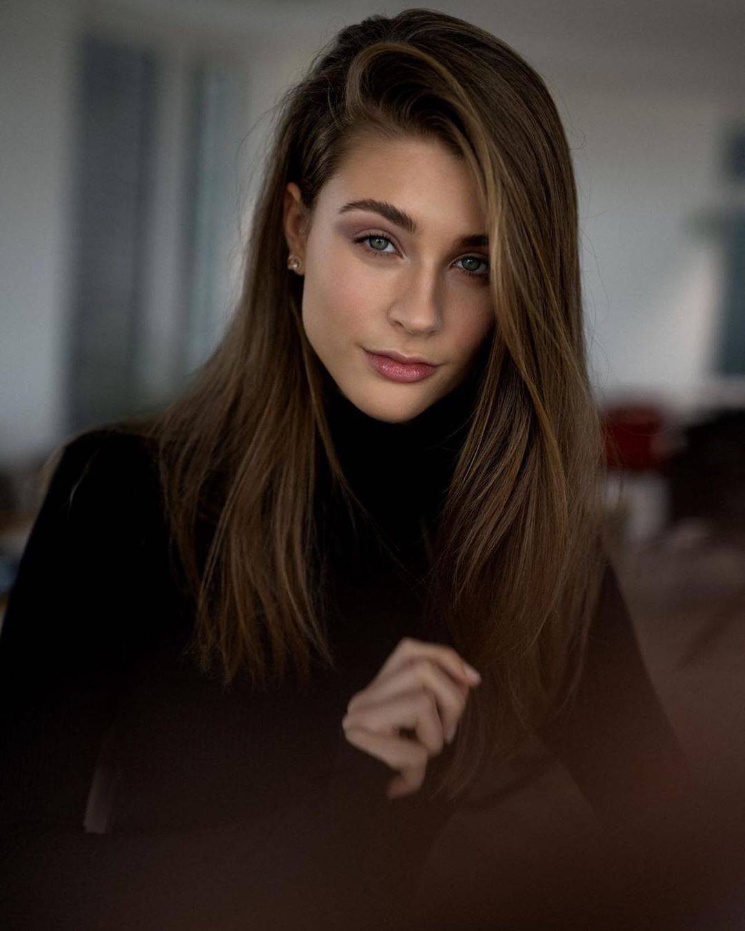 Janina Jv | Scrolller