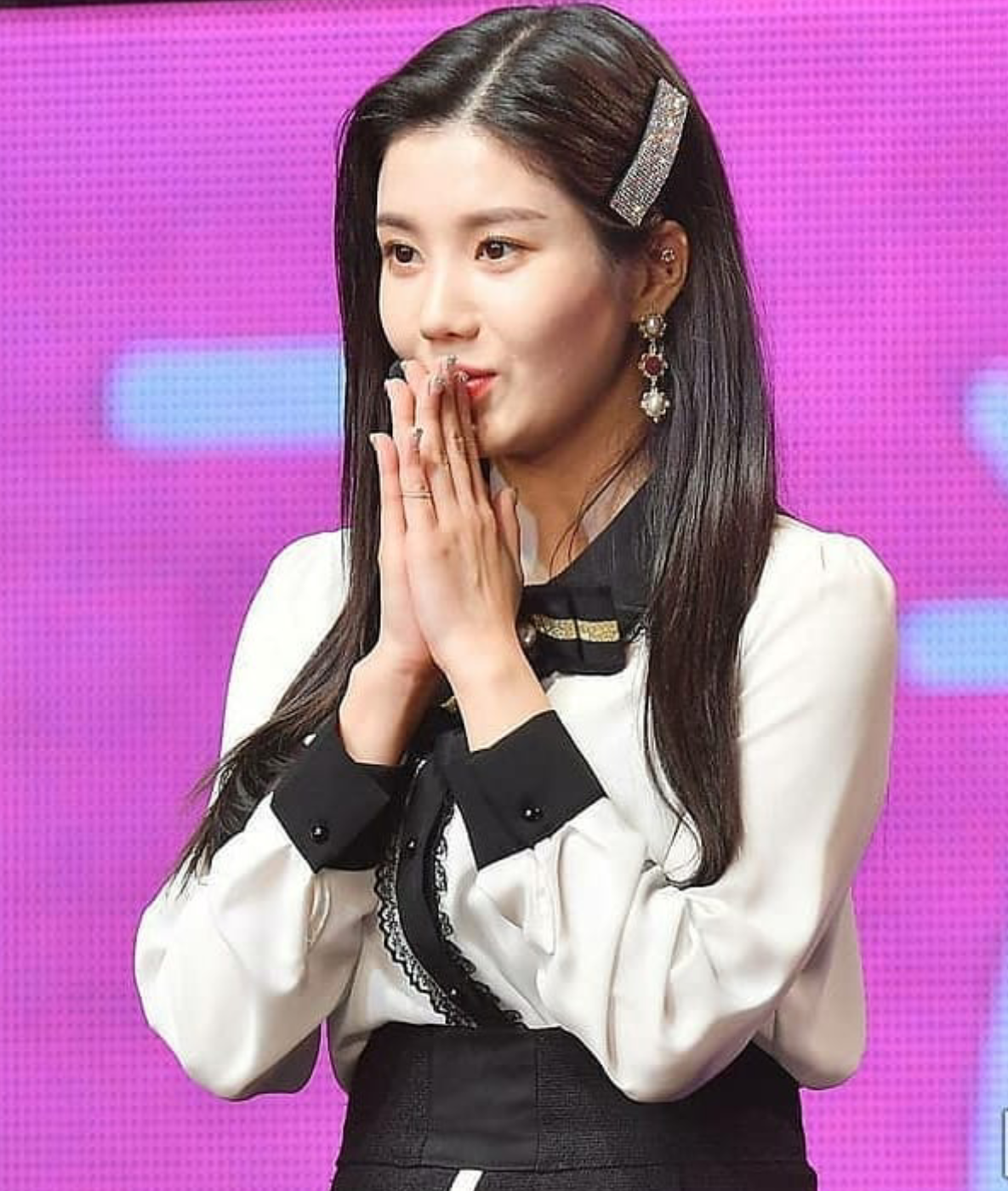 Japan Debut Eunbi! | Scrolller