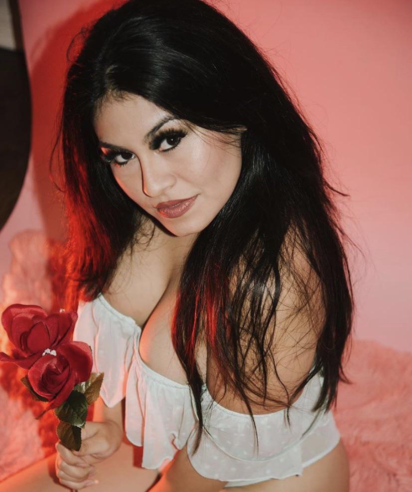 Jasmine Jewel | Scrolller