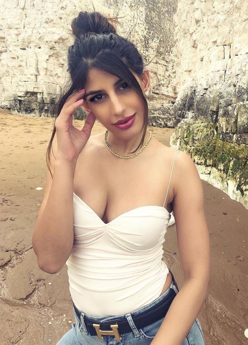 Jasmine Walia | Scrolller