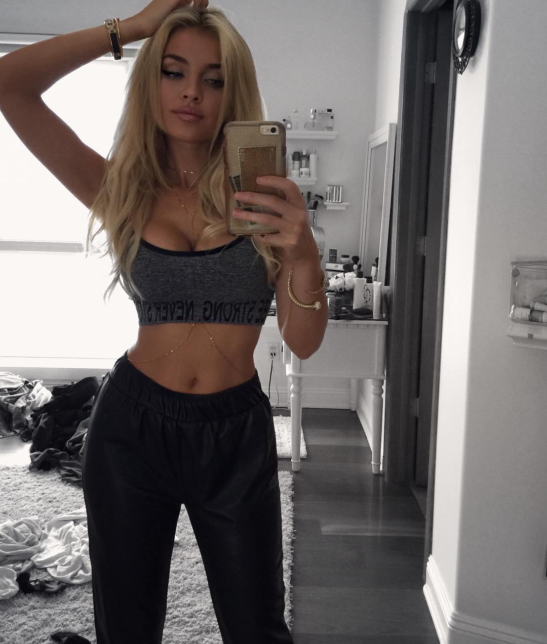 Jean Watts | Scrolller