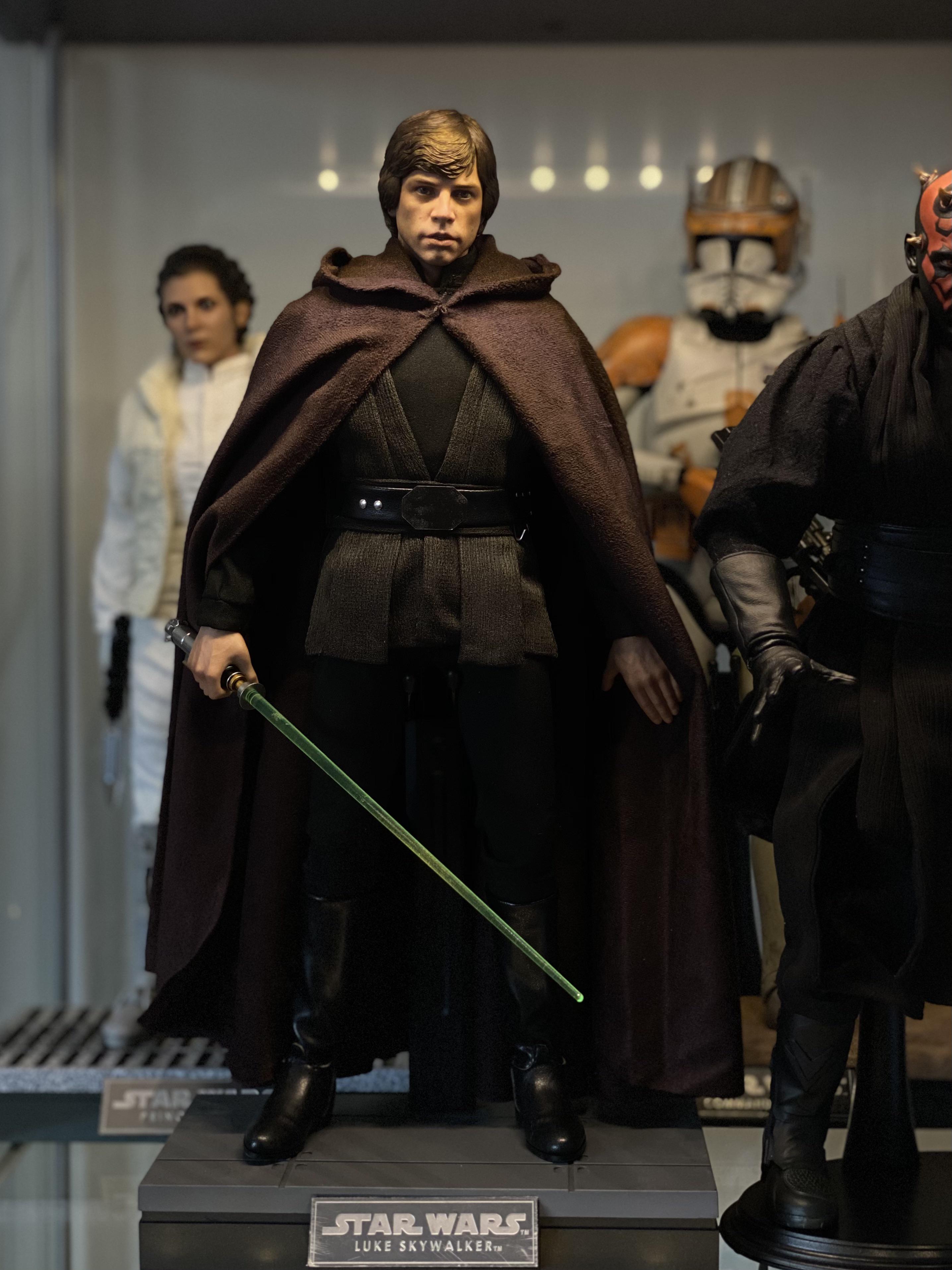 Jedi Knight Luke Skywalker | Scrolller