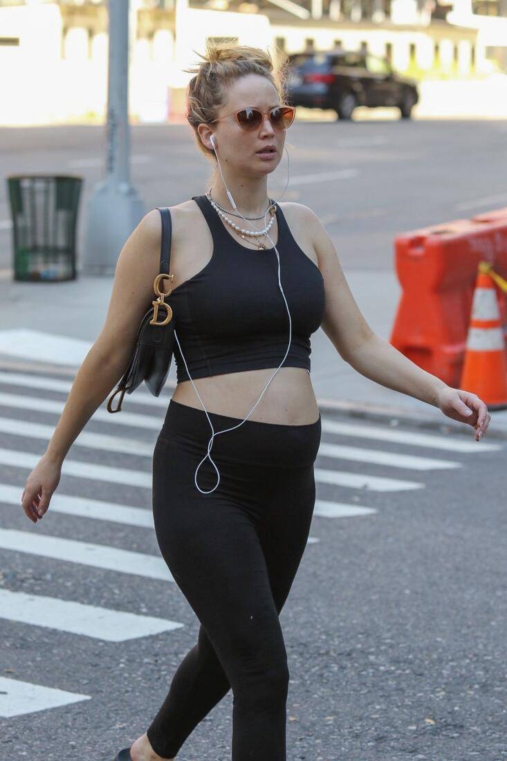 Jennifer Lawrence putting on some baby weight | Scrolller