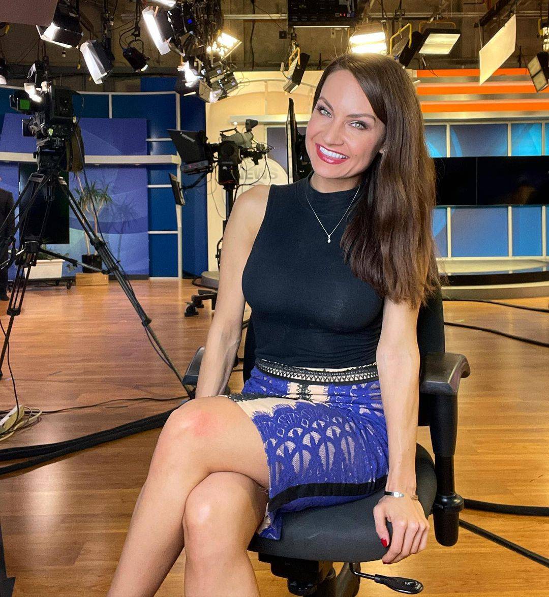 Jenny in black | Scrolller