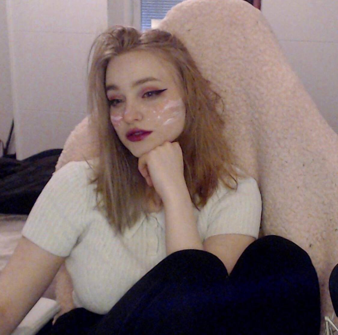 Jerk your pindick to Goddess Nihachu’s streams and keep sending her money