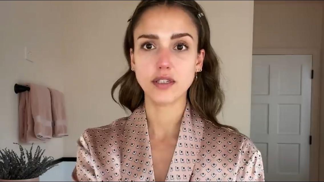 Jessica Alba without makeup is still insanely beautiful | Scrolller