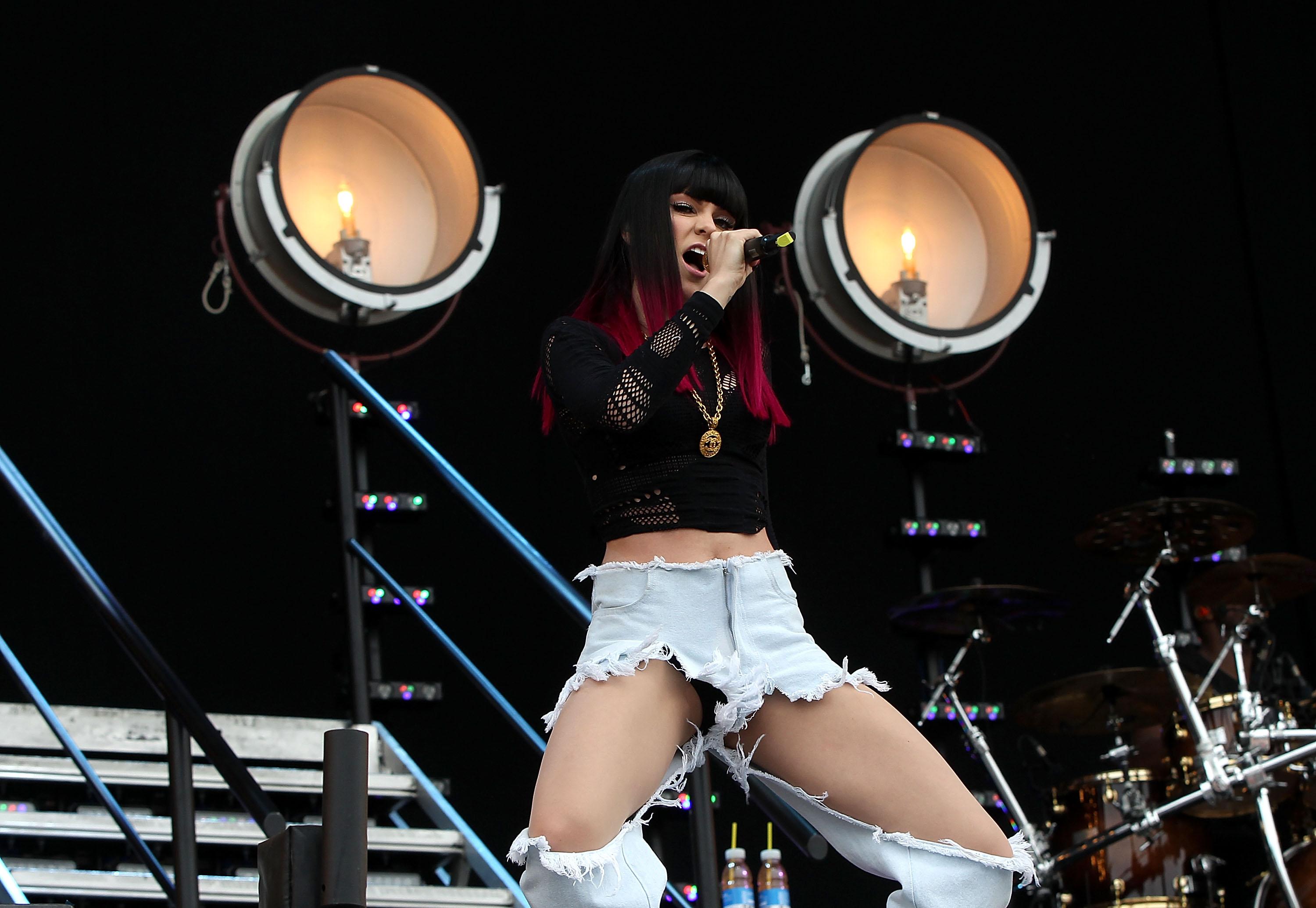 Jessie J Upskirt On Stage | Scrolller