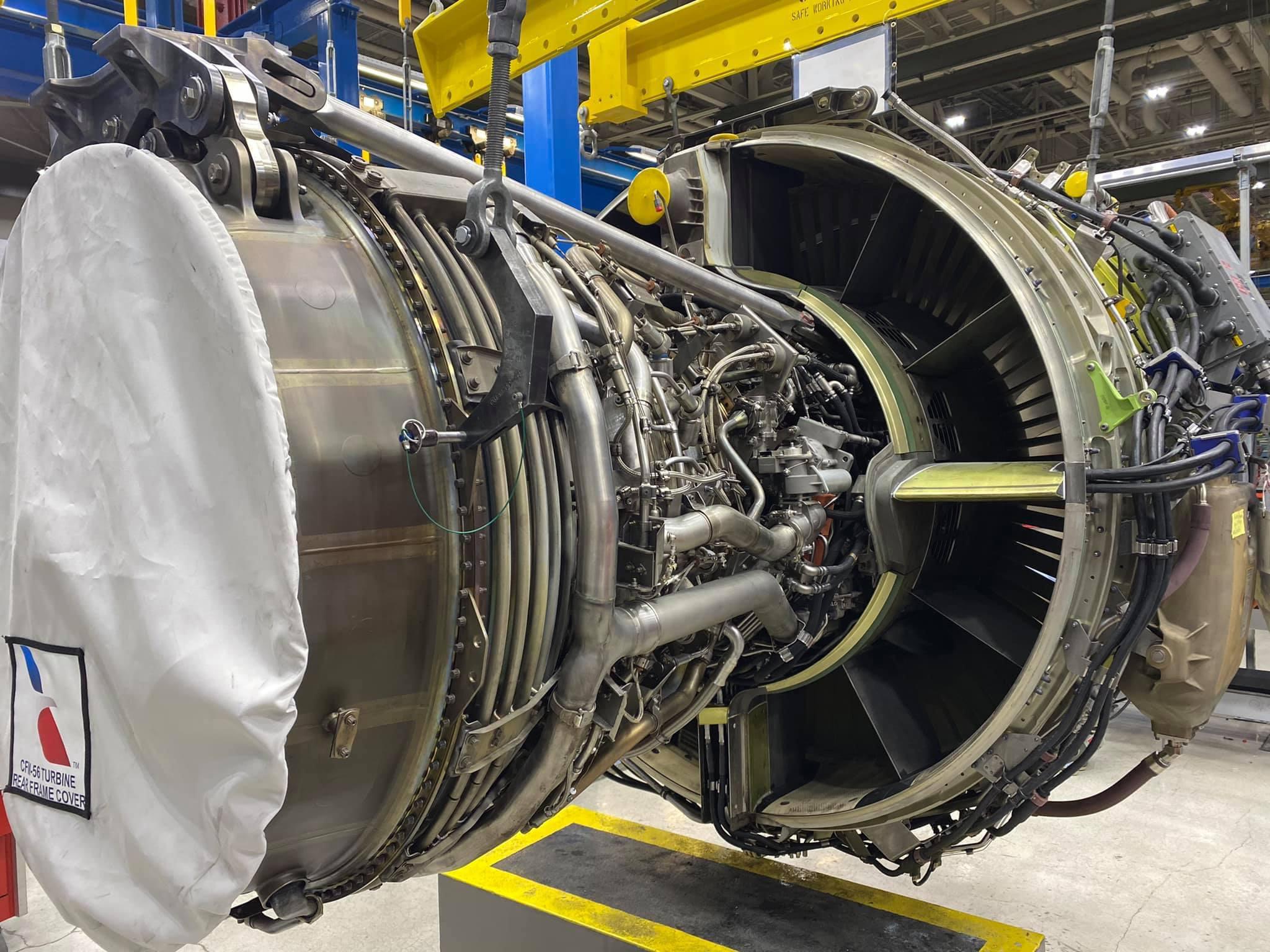 Jet engine plumbing can get complicated. | Scrolller