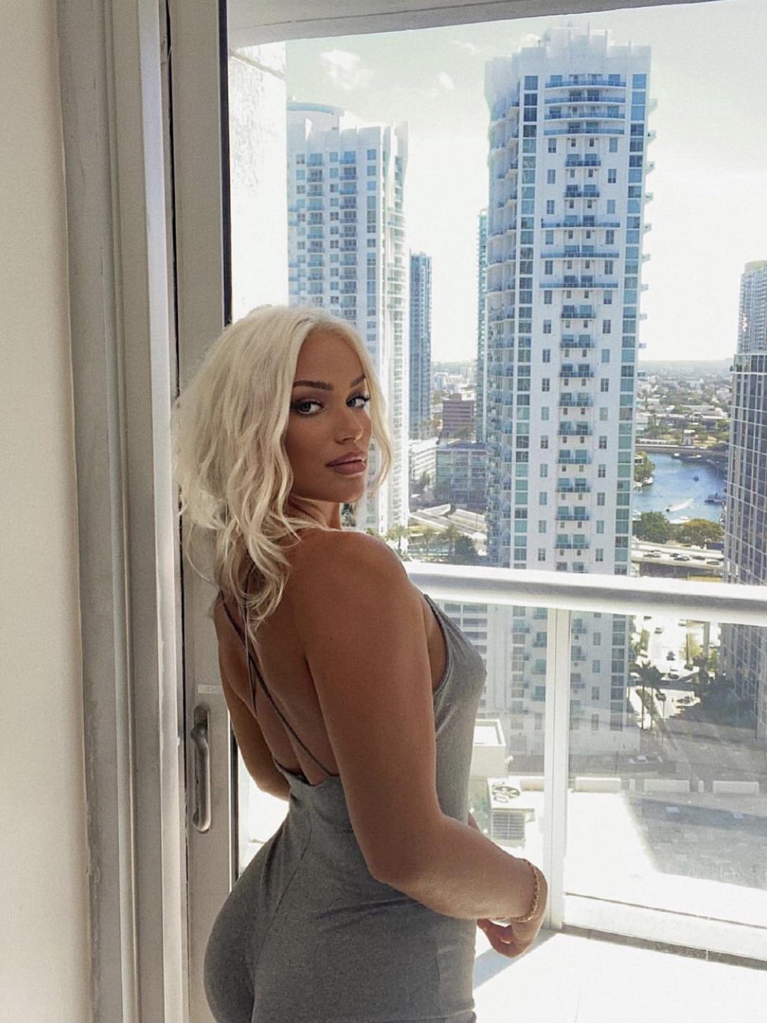 Jet Setting | Scrolller