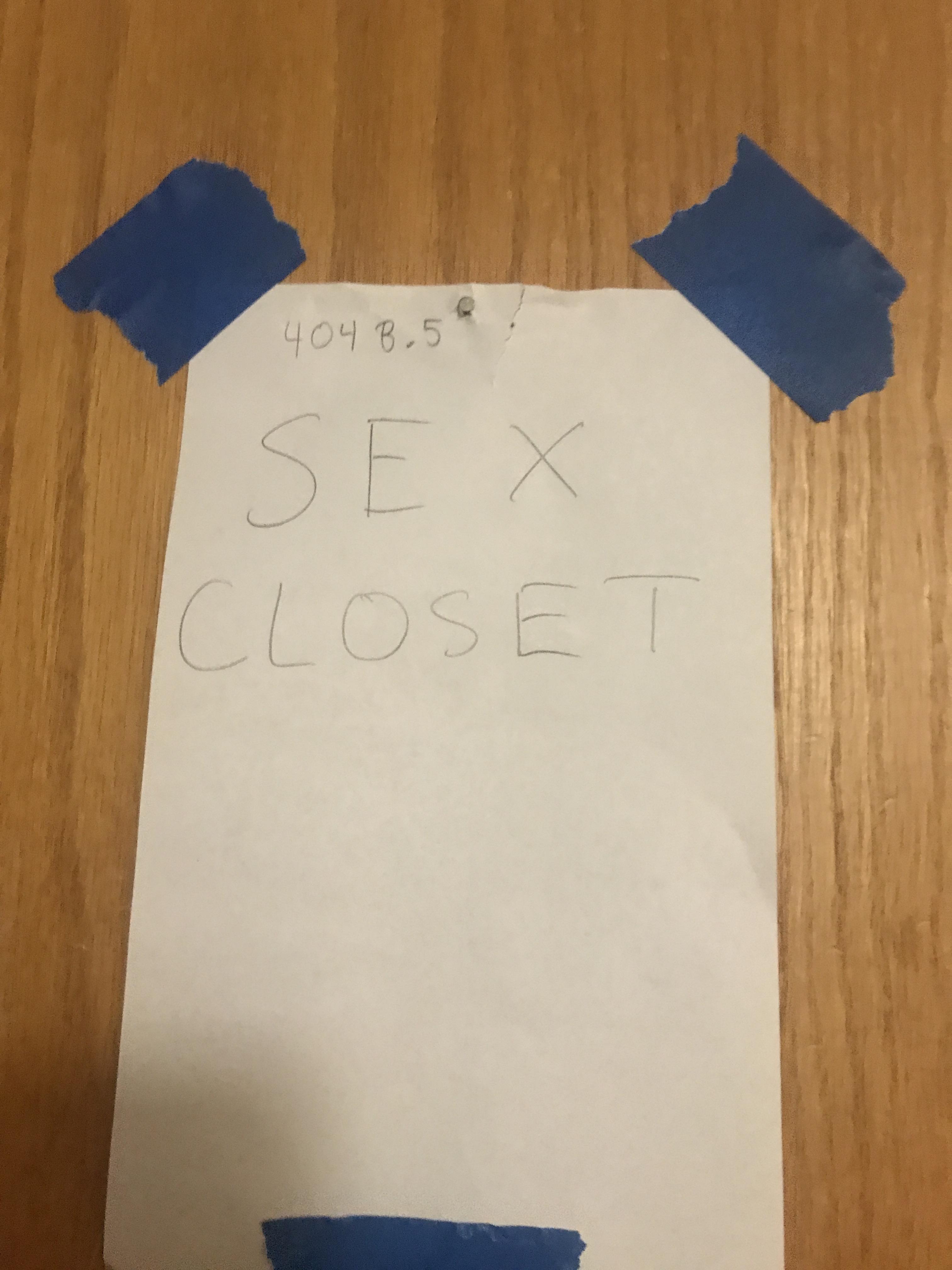 JFK SEX CLOSET | Scrolller