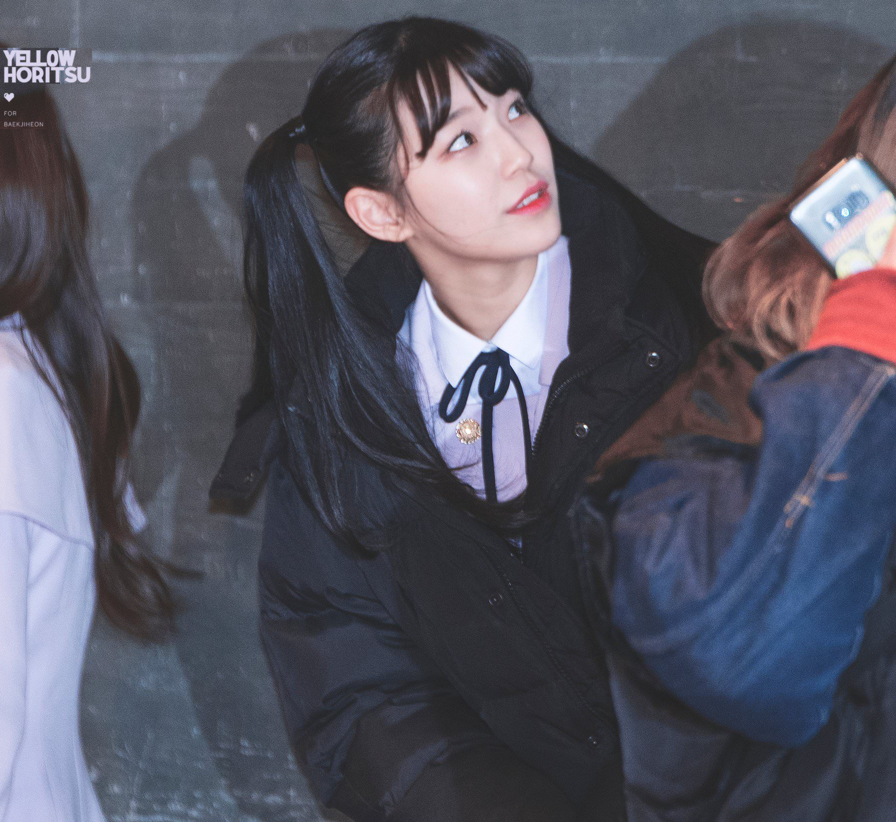 Jiheon sees something | Scrolller
