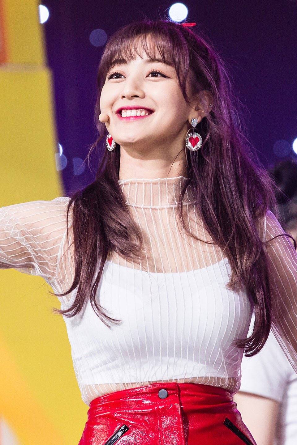 Brightly smiling Jihyo | Scrolller