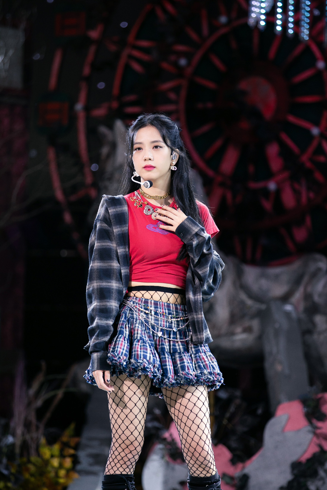 Jisoo | Scrolller