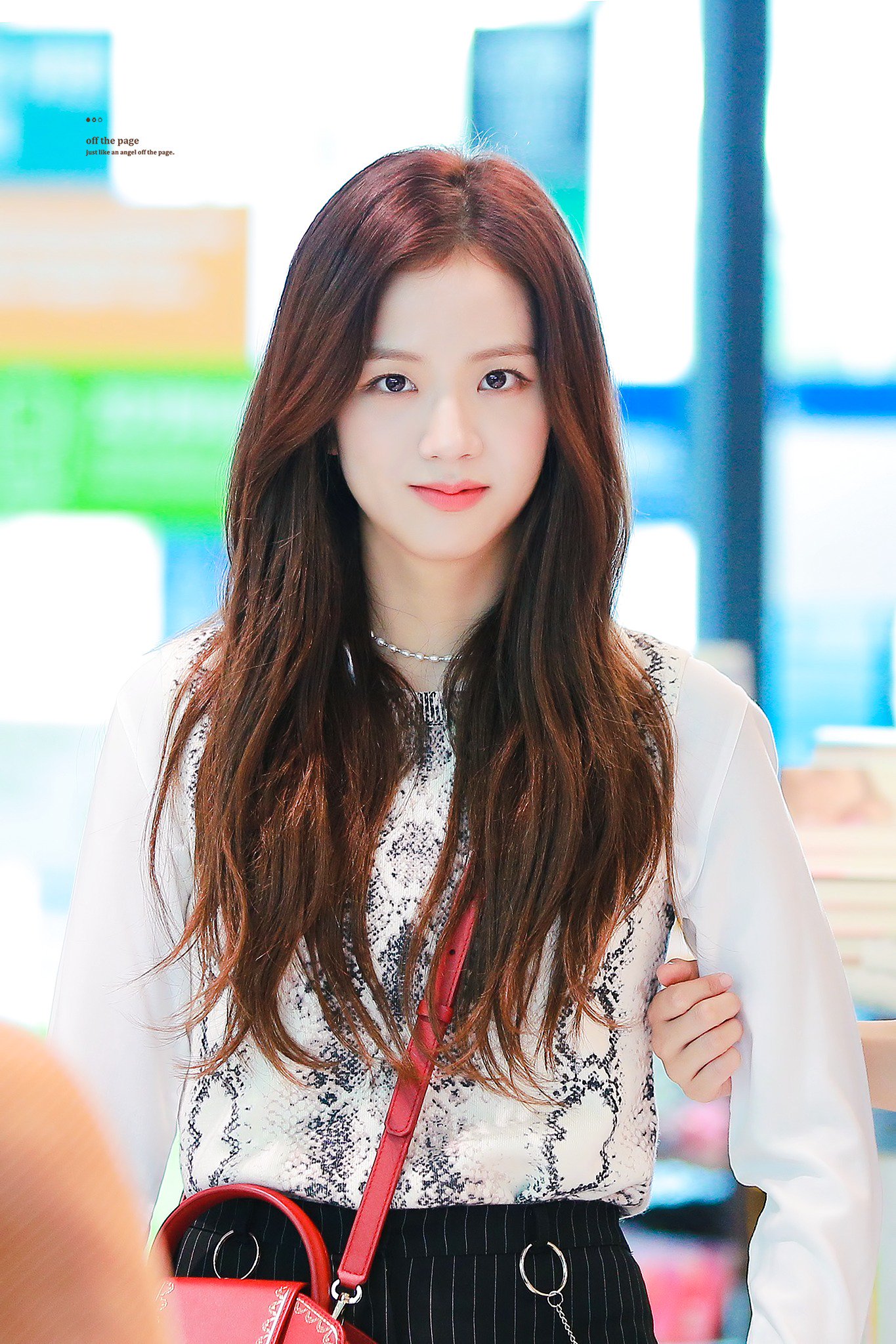 Jisoo Staredown | Scrolller