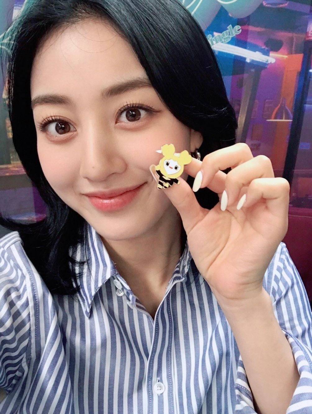 Jively and Hyo | Scrolller