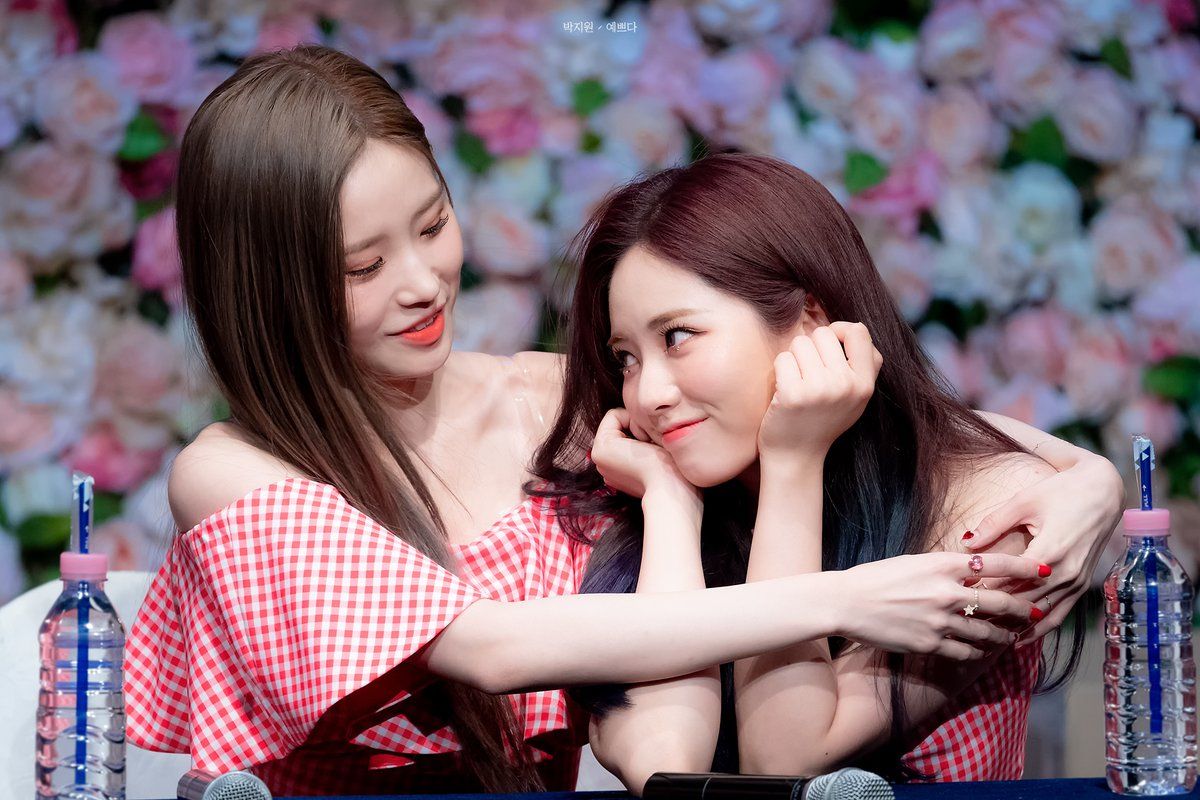 Jiwon gets a hug | Scrolller