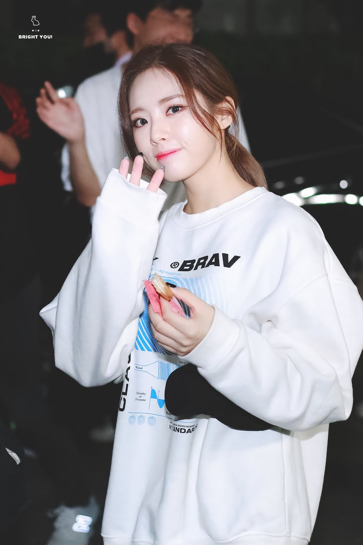 Jiwon wave 👋 | Scrolller