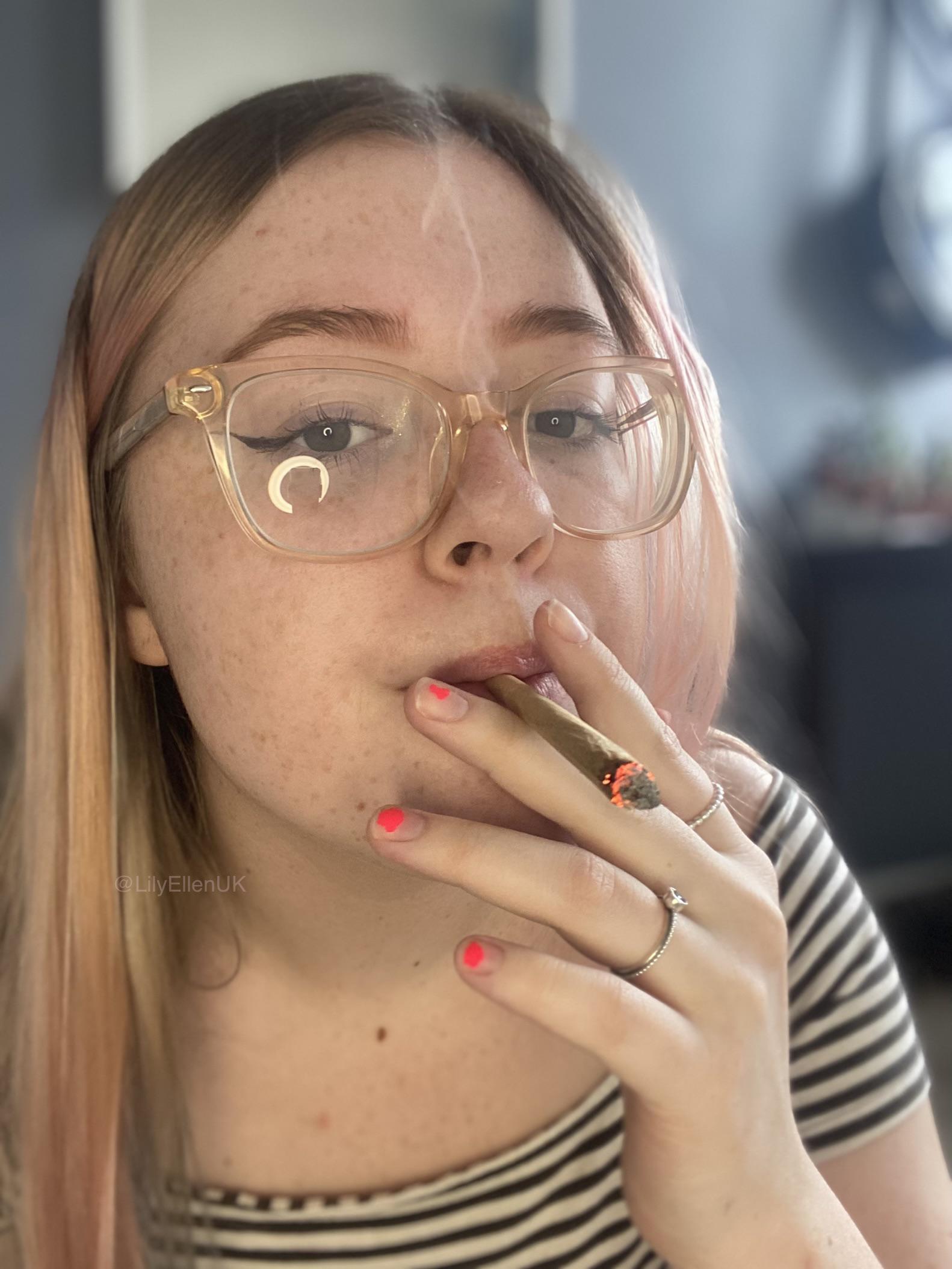 Join me 💨 | Scrolller