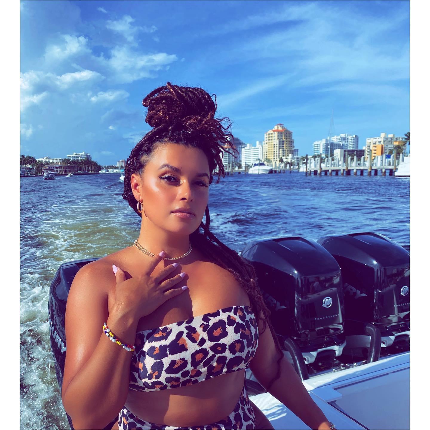 Joy Taylor 💘🤤 | Scrolller