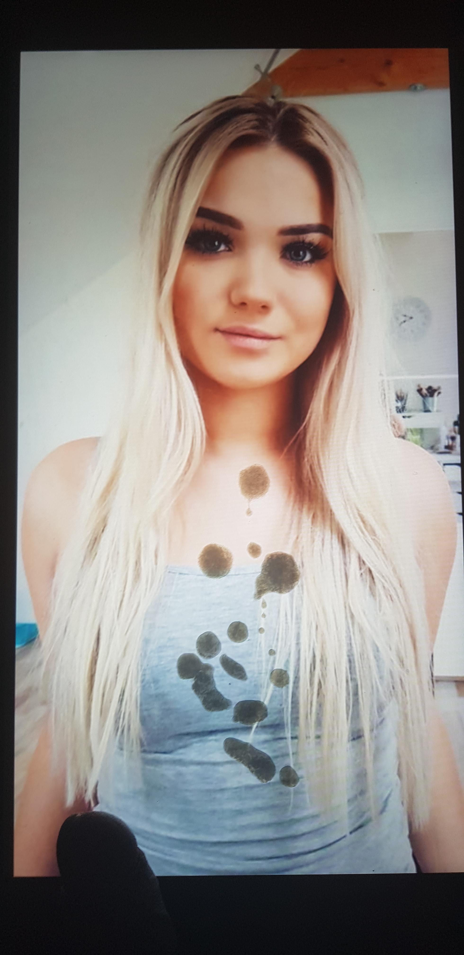 Julia Beautx | Scrolller