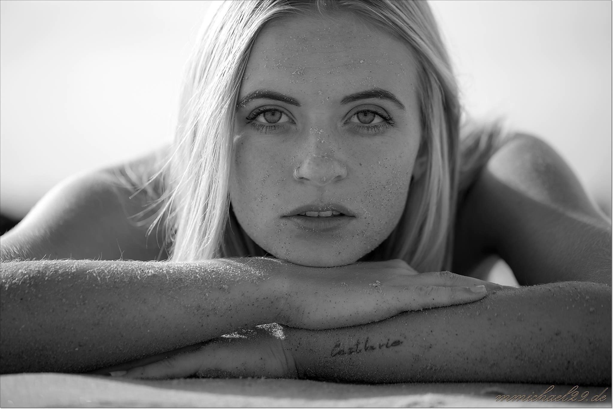 Julia Scrolller