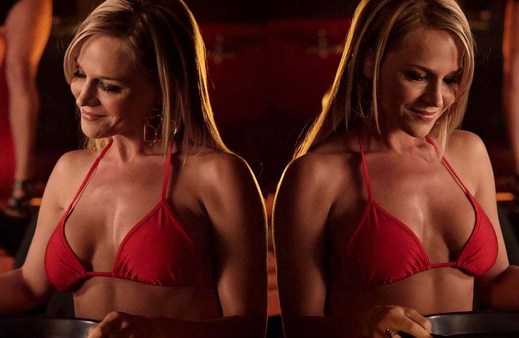 Julie Benz | Scrolller