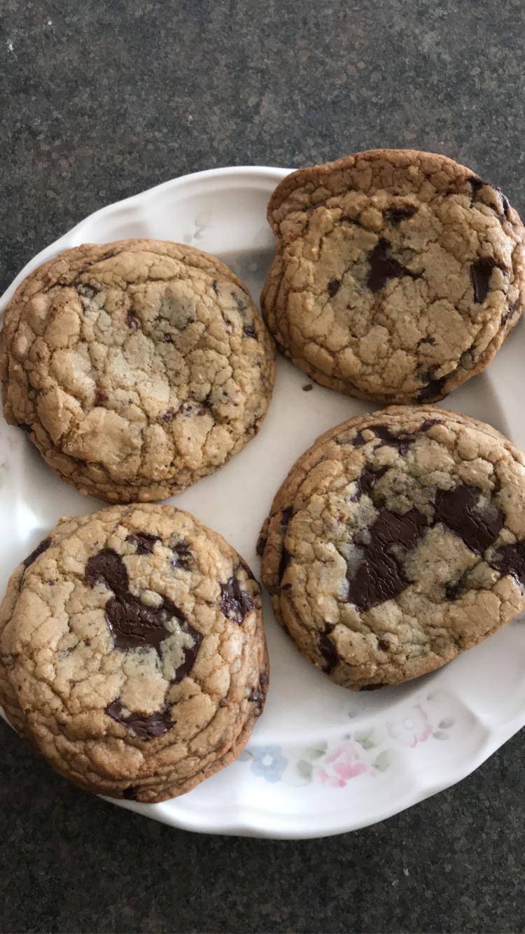 Jumbo chocolate chip cookies | Scrolller