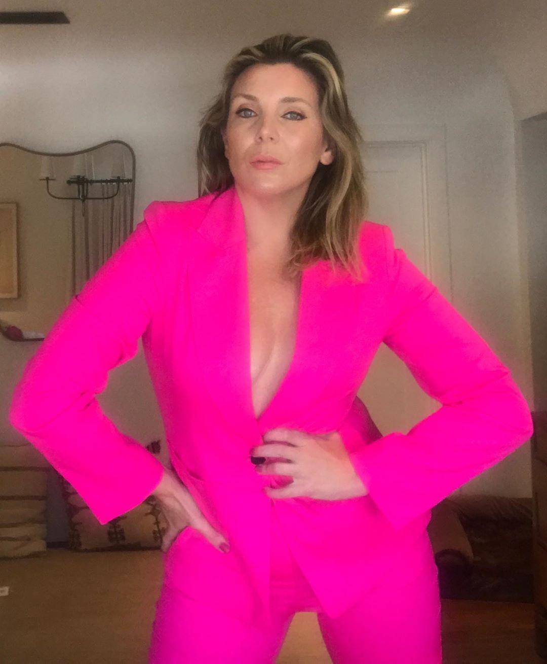 June Diane Raphael is such a tease! Any one want to tease me as her? | Scrolller