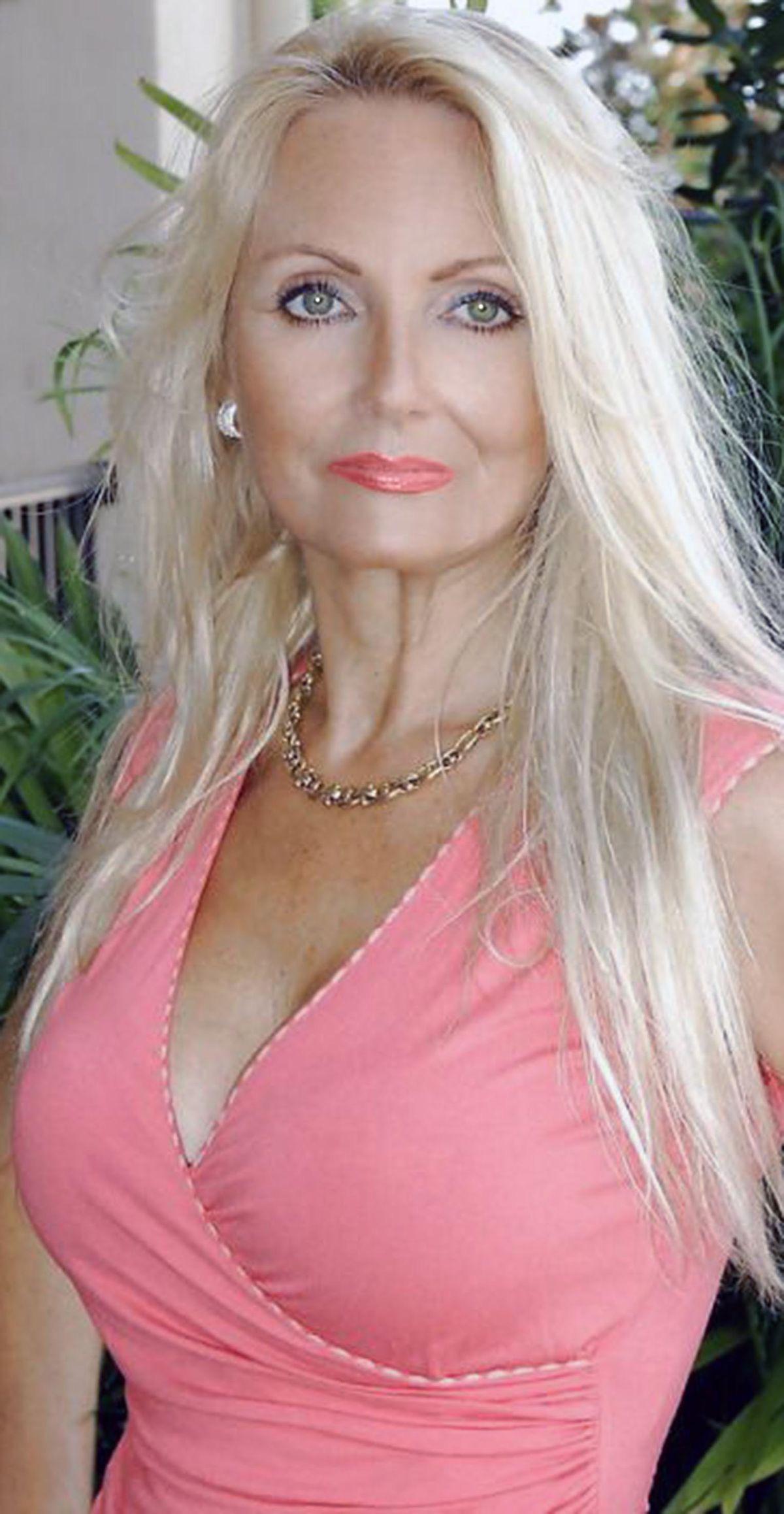 Just a beautiful classy woman | Scrolller