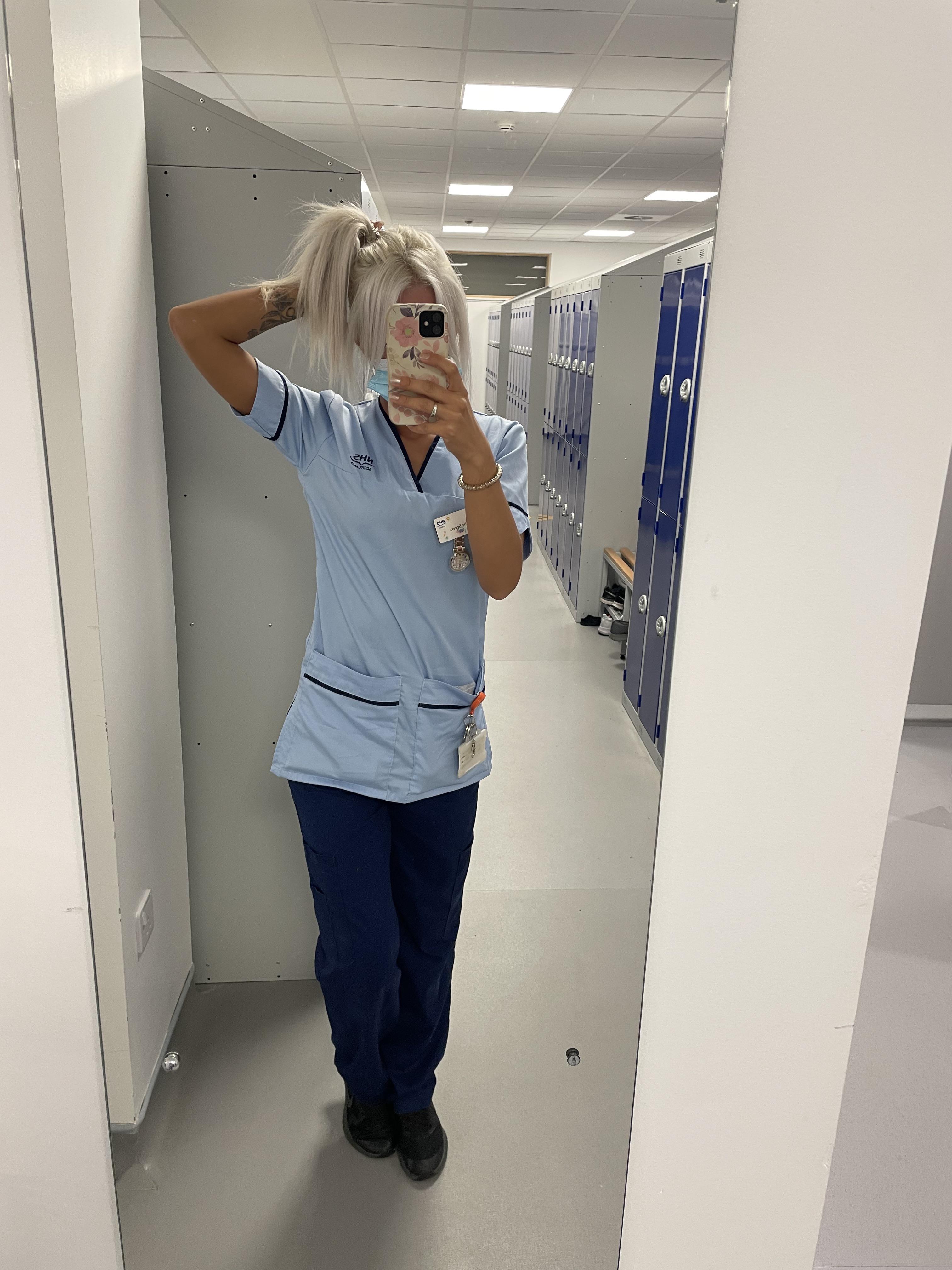 Just another nightshift break selfie 📸💁🏼‍♀️ | Scrolller