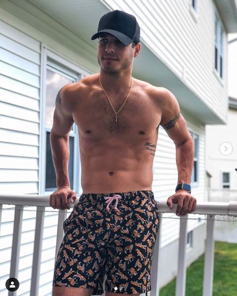 Just checking in and yes Cody is still insanely fucking hot | Scrolller