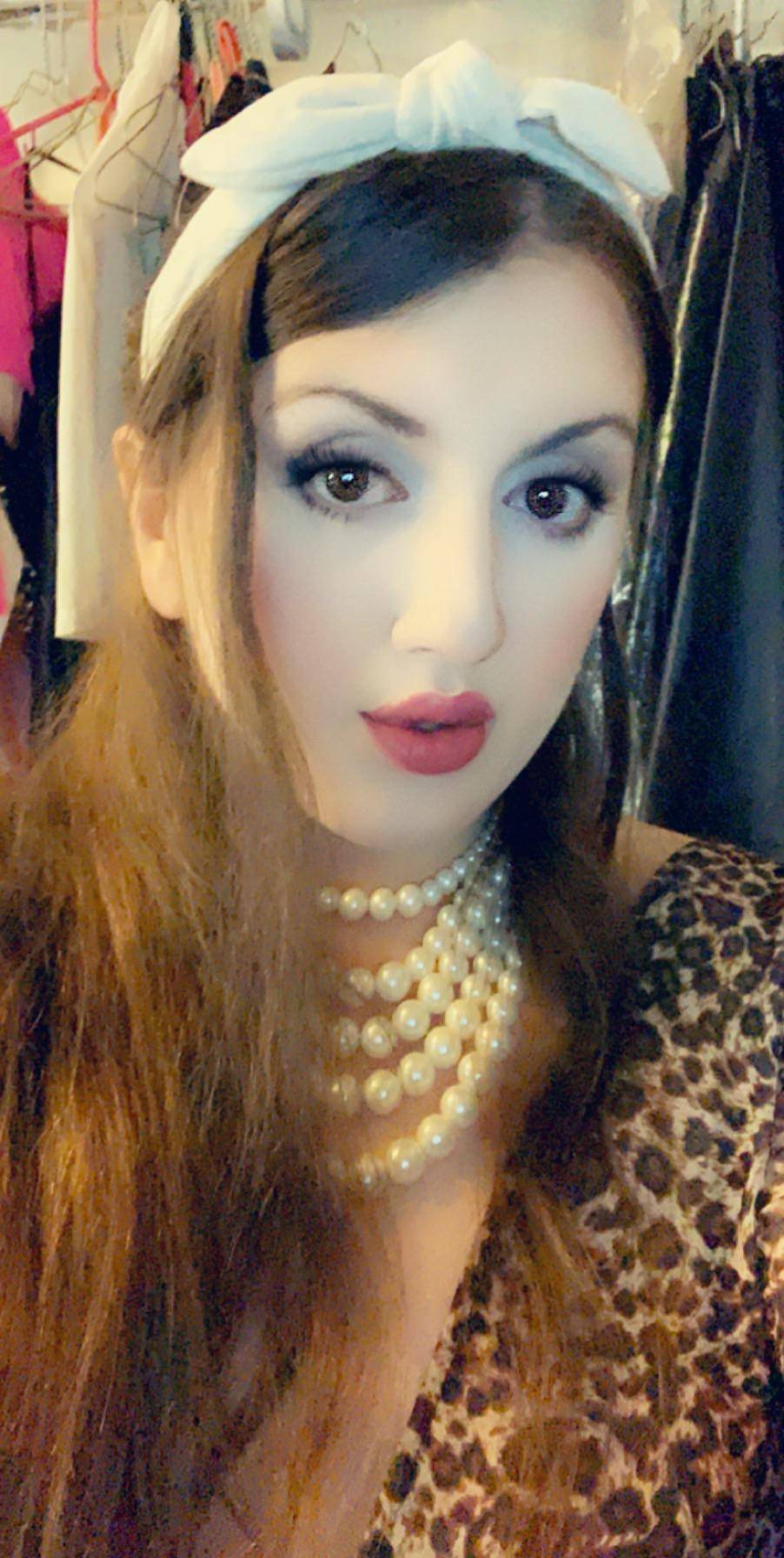 Just feeling my pearls | Scrolller